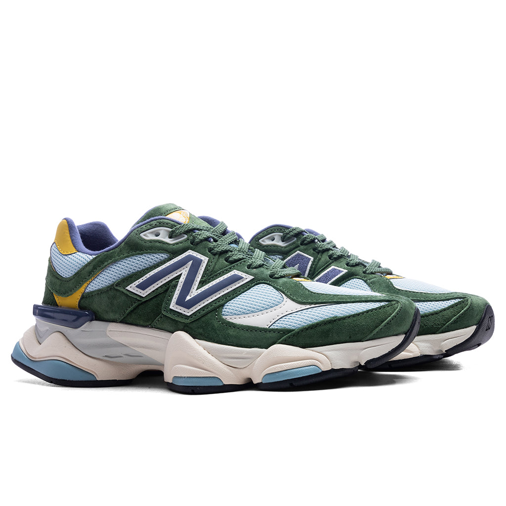 9060 - Dark Alpine Green/Frosted Glass – Feature