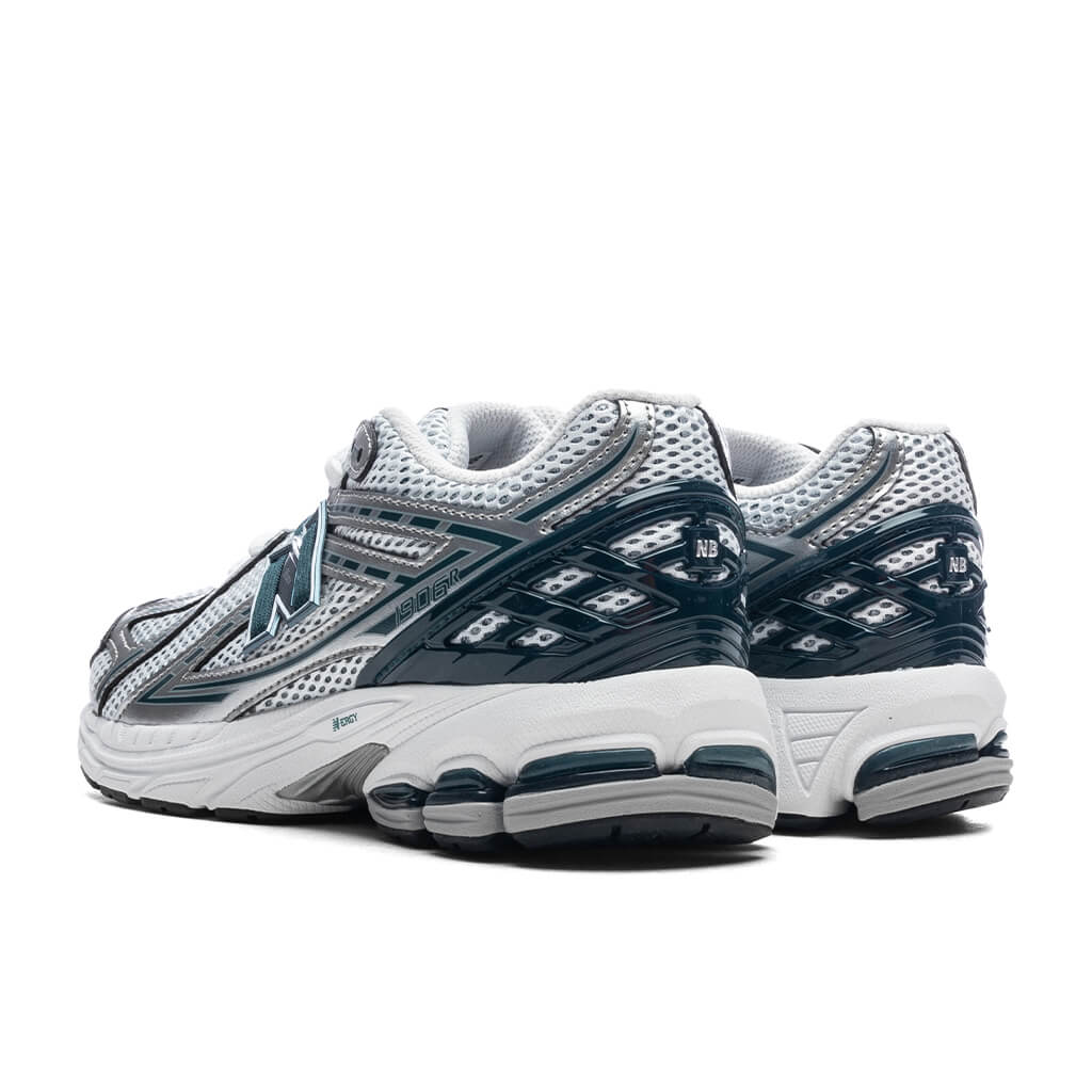 1906 (GS) - Silver Metallic/Deep Ocean – Feature