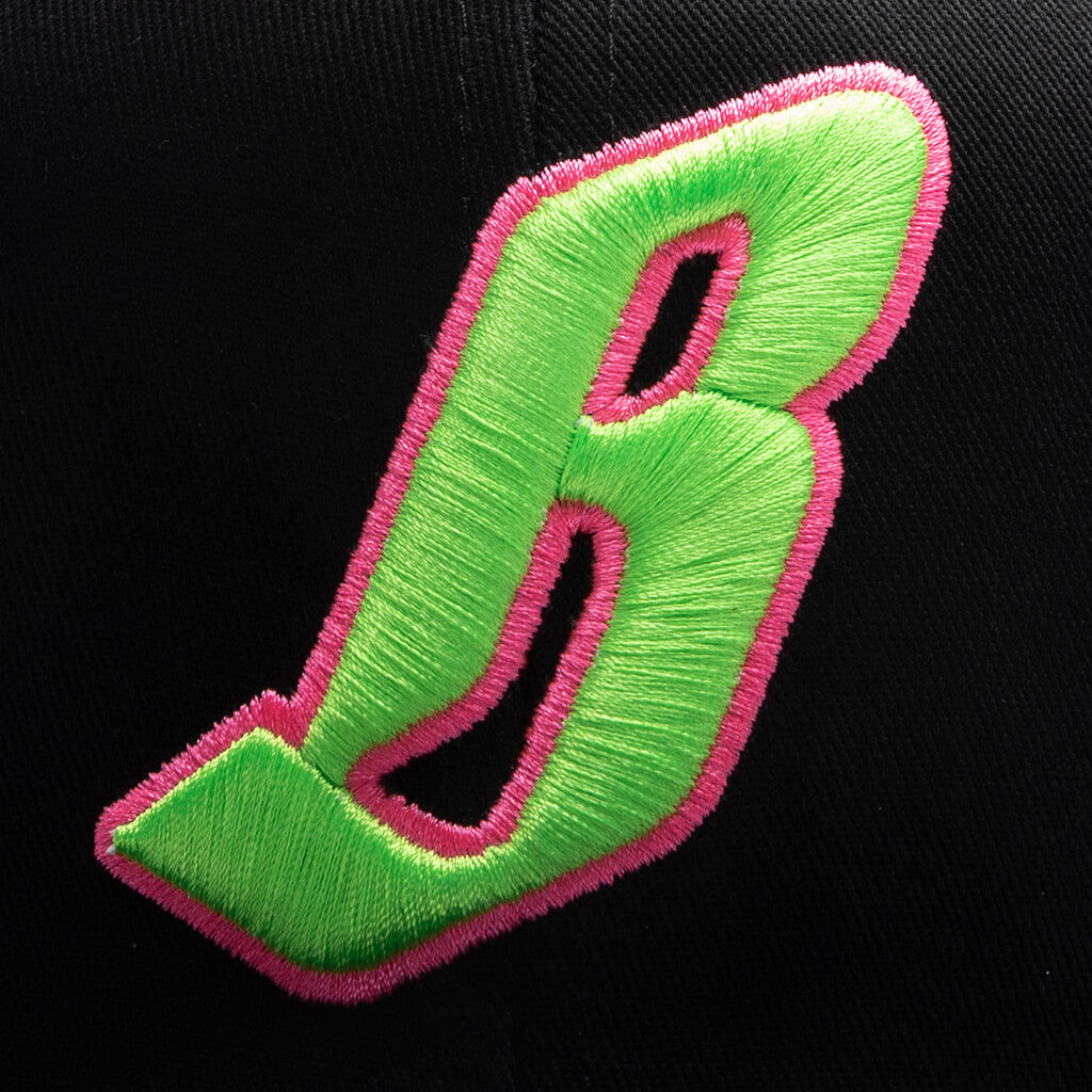 BB 플라잉 B 스냅백 모자 - 블랙 – Feature