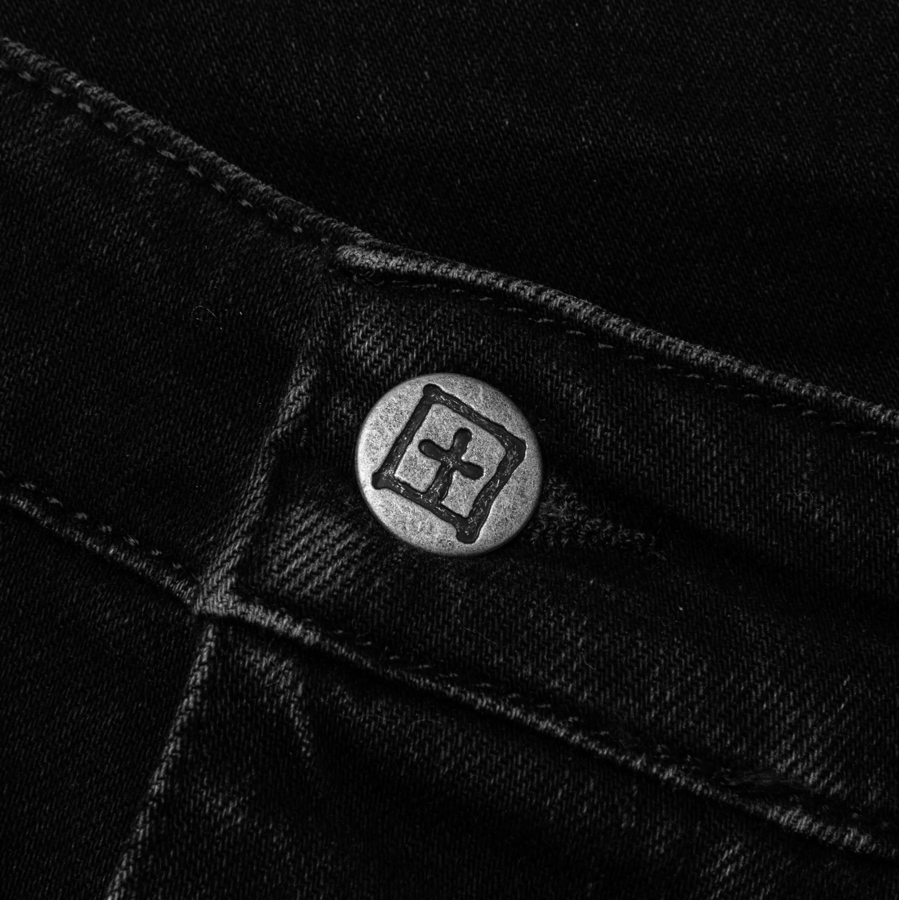 Chitch Black Etch - Black – Feature