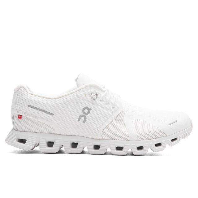 Cloud 5 - All White – Feature
