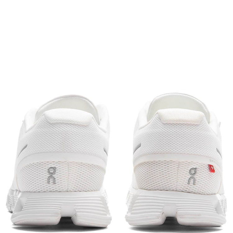 Cloud 5 - All White – Feature