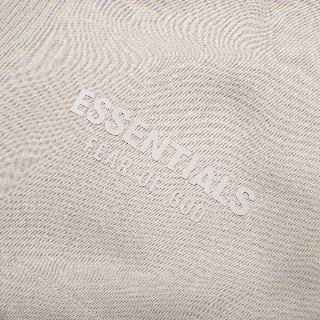 Essentials Sweatshort - Silver Cloud – Feature