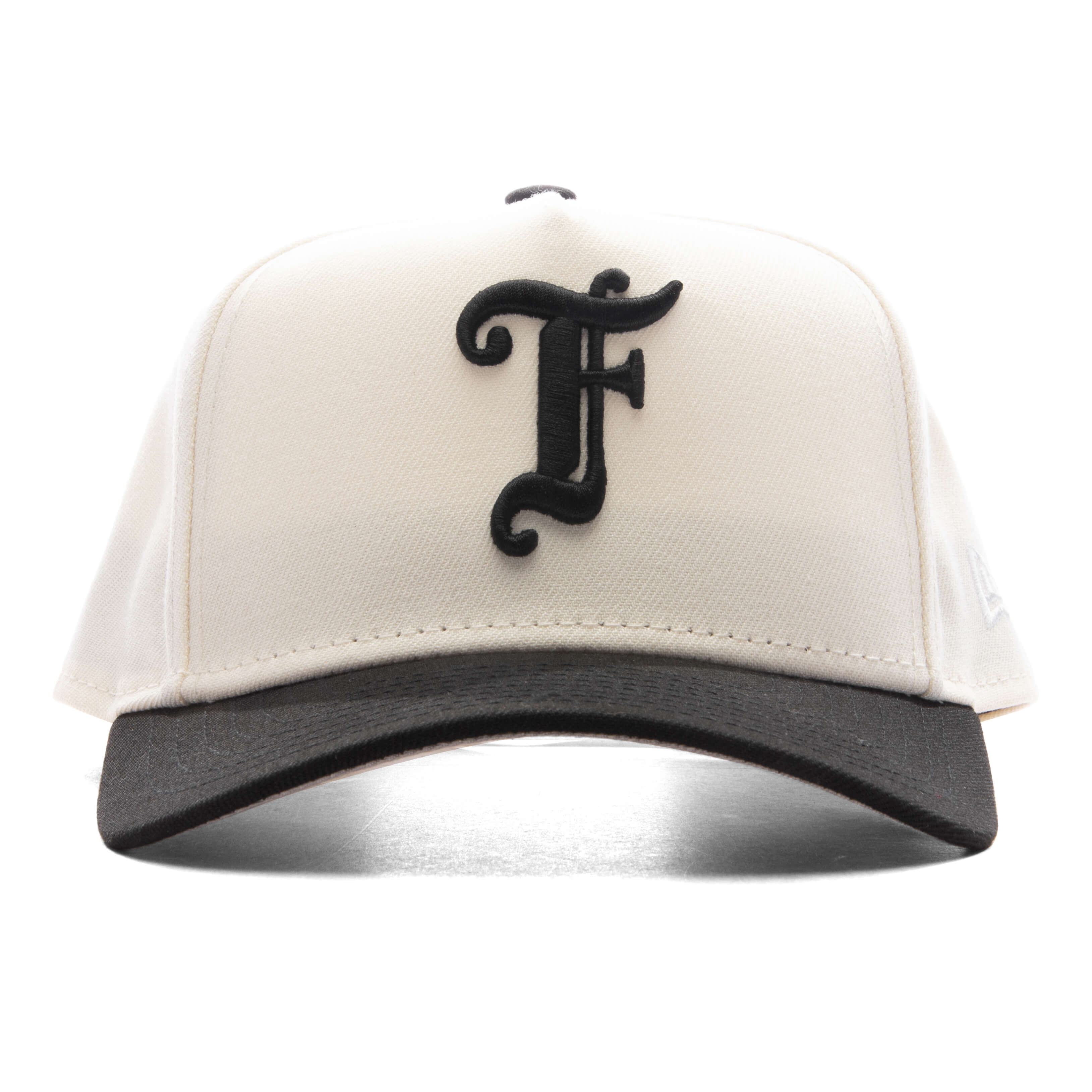 FEATURE x New Era Kids 9FORTY A-Frame Snapback Old English F - Chalk W ...