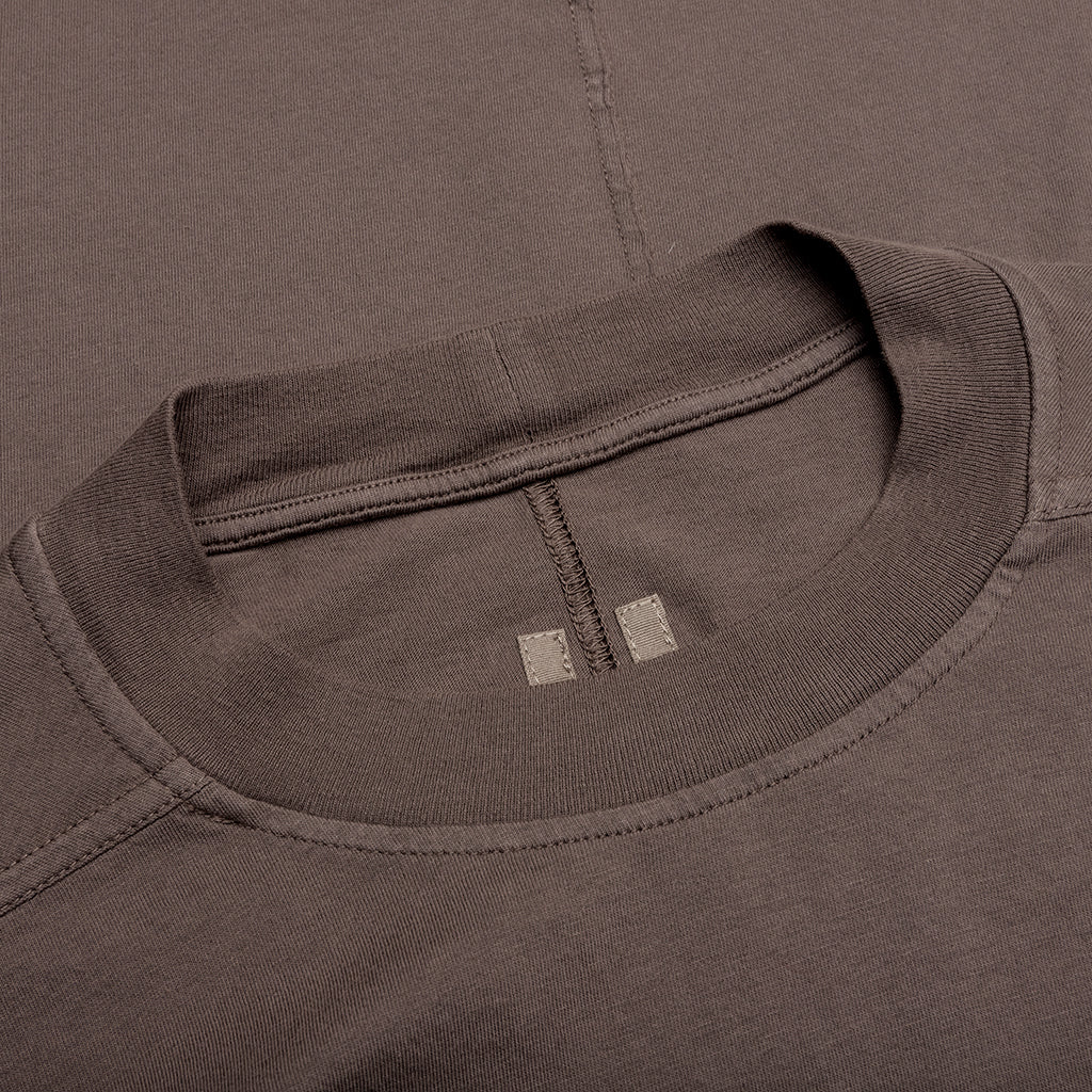 Tommy T T-Shirt - Dust – Feature