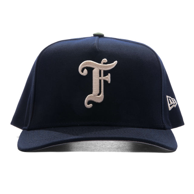 FEATURE x New Era 9FIFTY Curved A-Frame Old English F Snapback - Navy ...