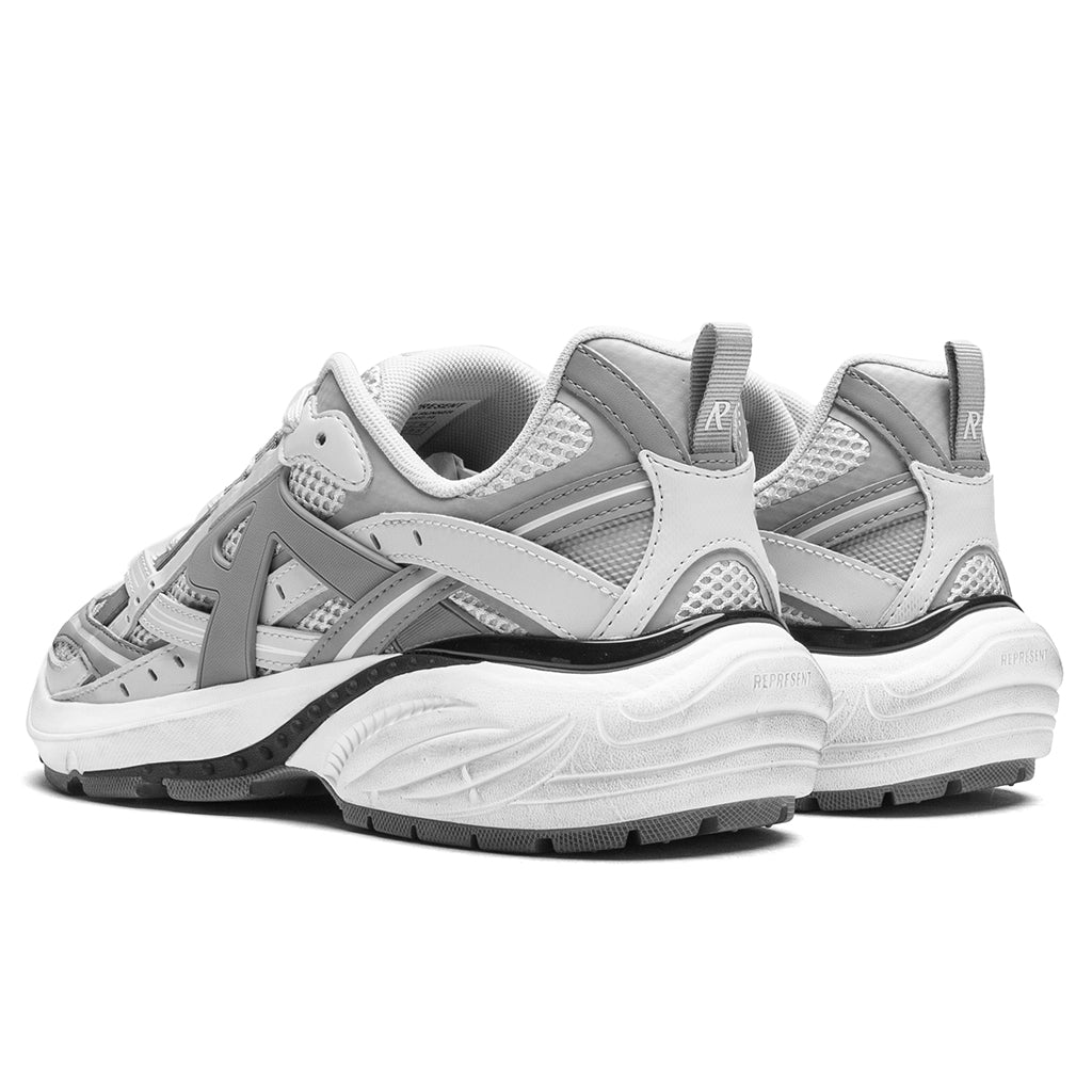 Storm Runner - Ultimate Grey – Feature