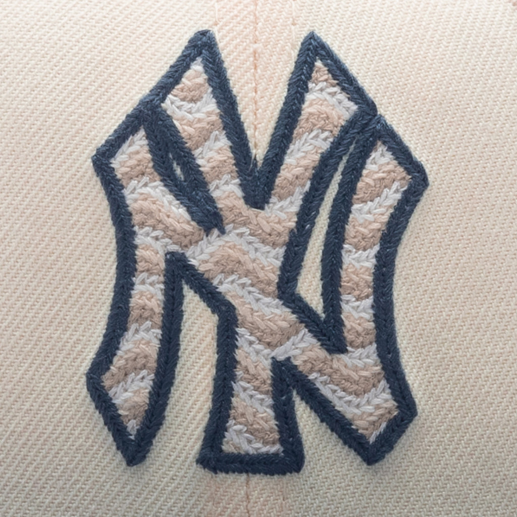 59Fifty Fitted Wavy Chainstitch 21119 - New York Yankees – Feature