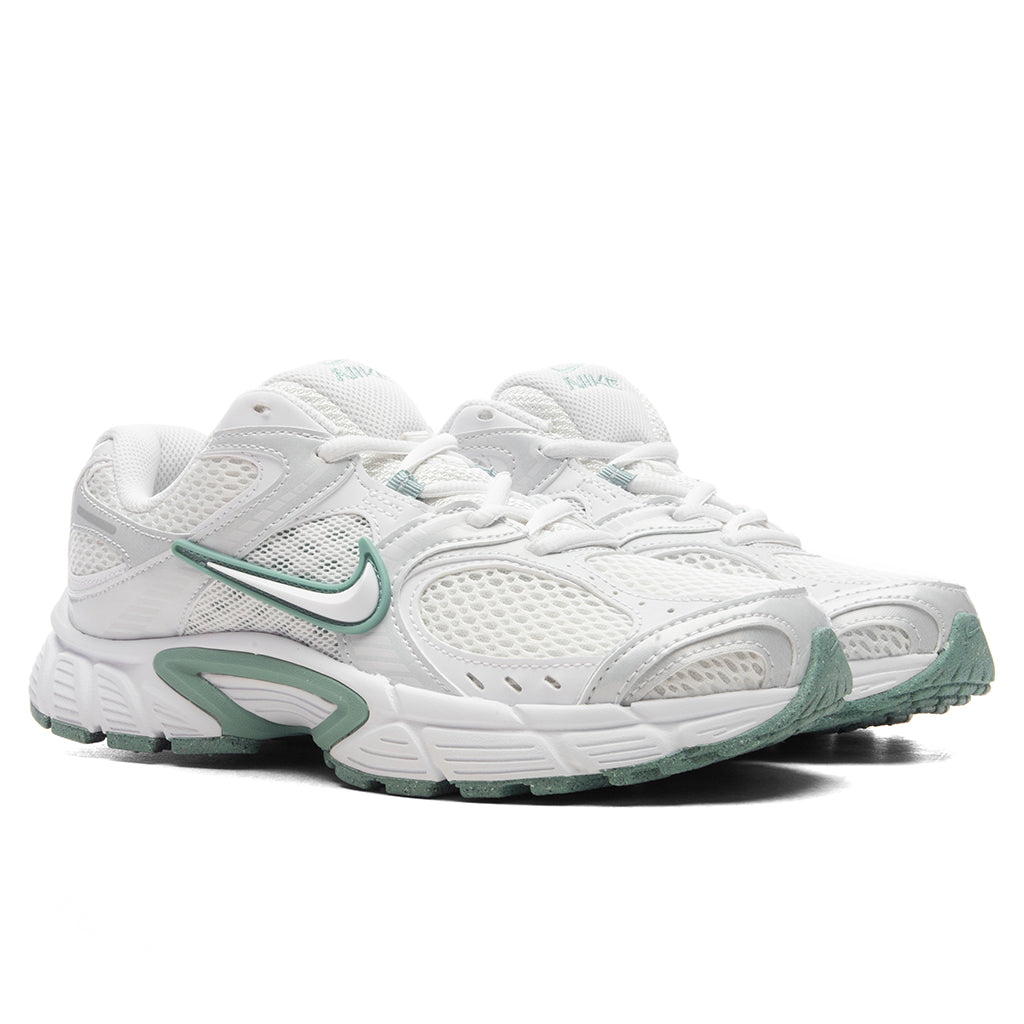 Women's V5 RNR - Summit White/White/Vast Grey/Cannon – Feature