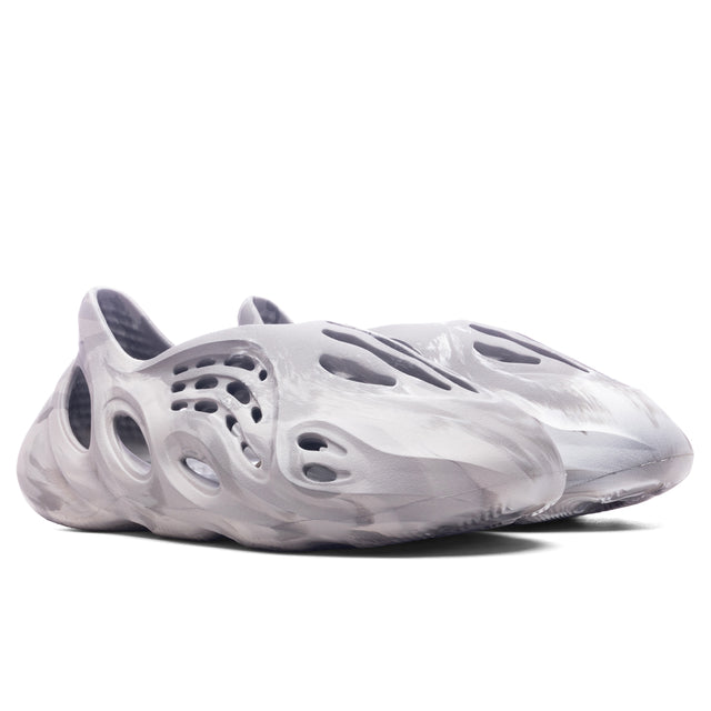 Yeezy Foam RNR - Antoca/MX Granite – Feature