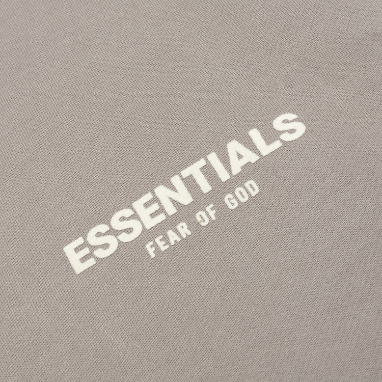 Essentials Mockneck - Desert Taupe – Feature