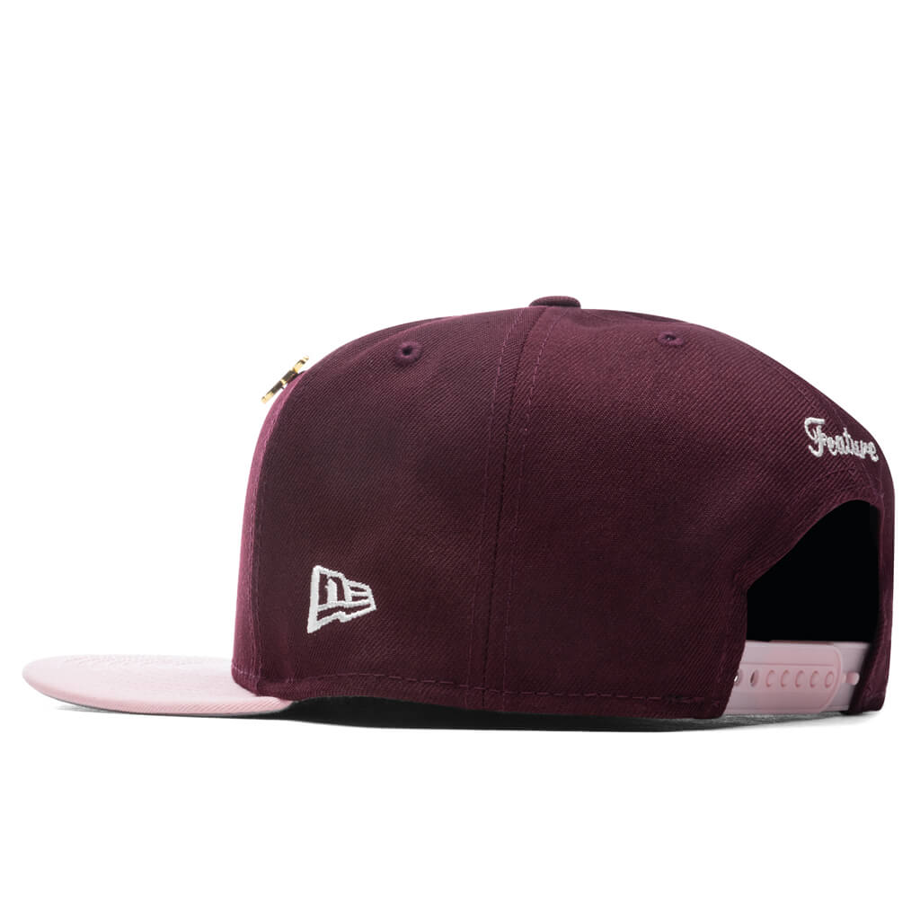 Feature x New Era Old English F Snapback - Cardinal/Pink