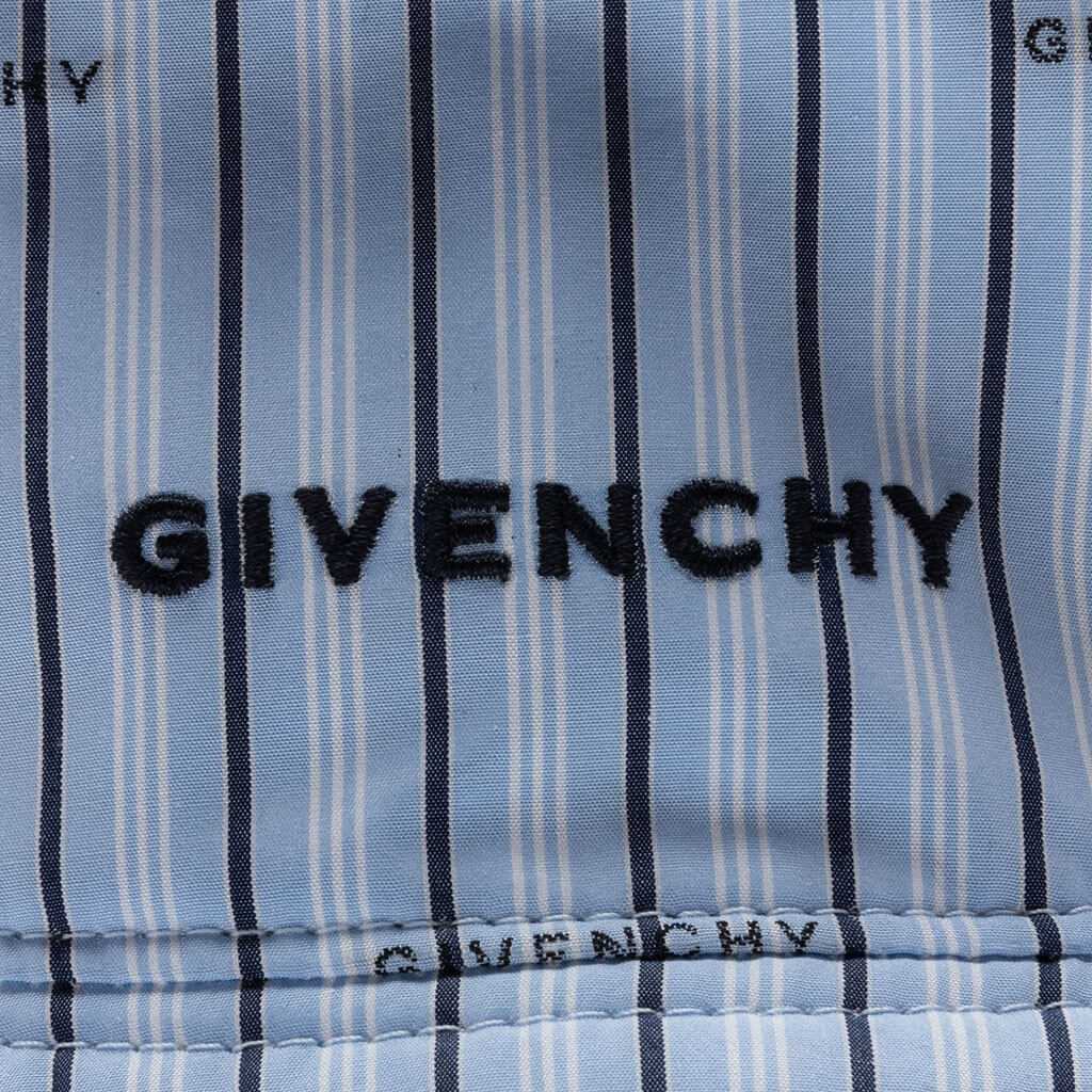Reversible Bucket - Baby Blue/White – Feature