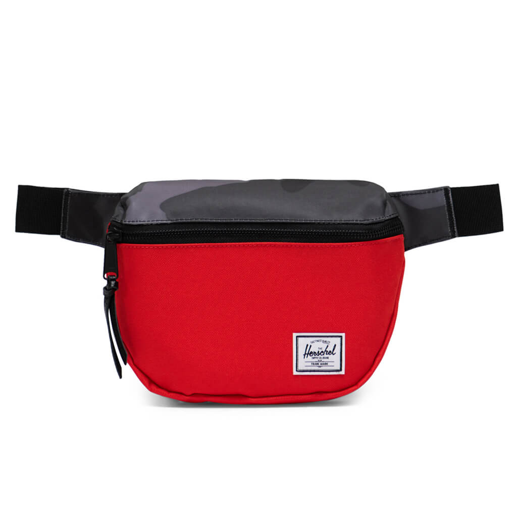 Fifteen Hip Pack - Fiery Red/Night Camo – Feature