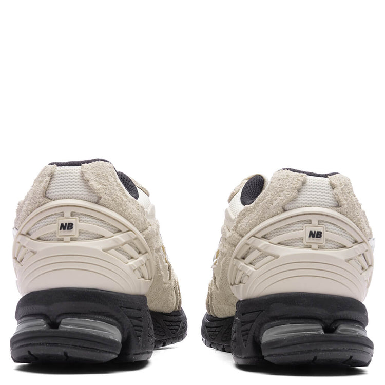 1906D Refined Future - White/Black – Feature