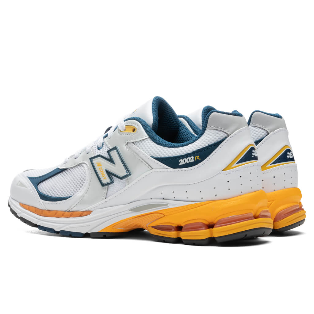 2002R - NB White – Feature