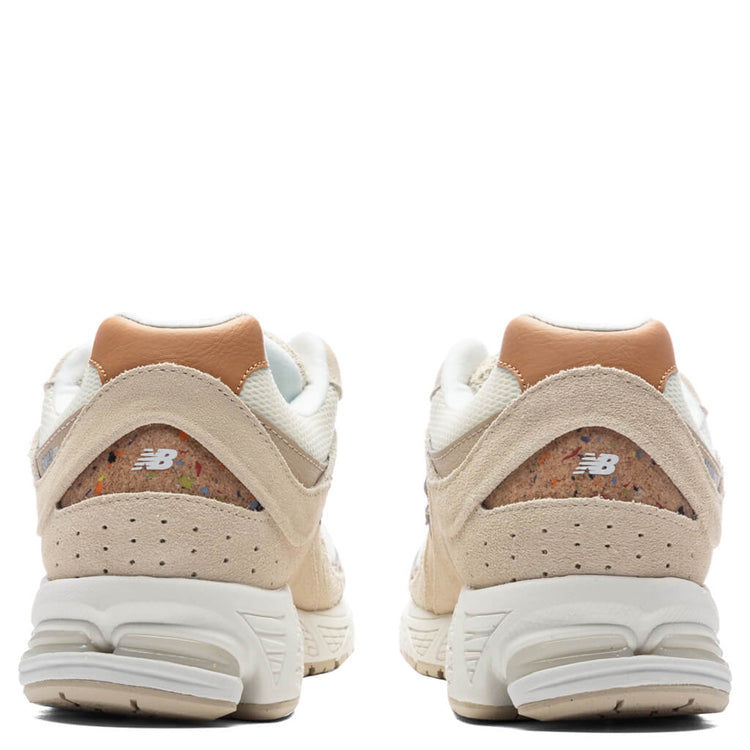 2002R - Sandstone – Feature