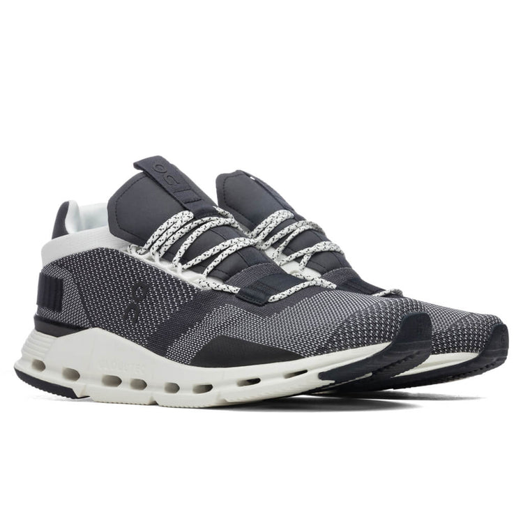 Cloudnova - Black/White – Feature