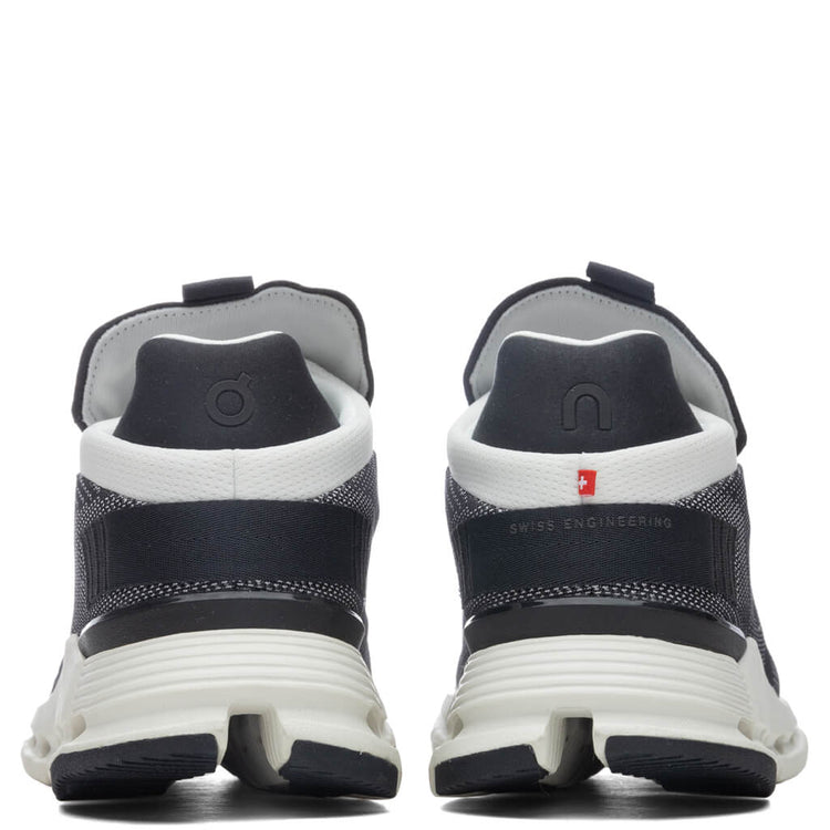 Cloudnova - Black/White – Feature