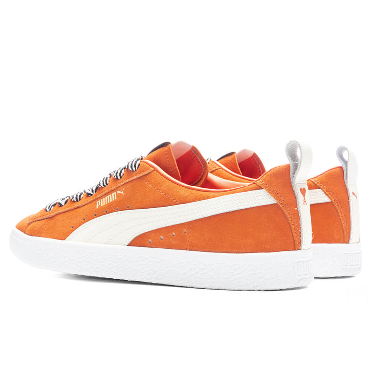 Puma x AMI Suede Vintage - Jaffa Orange/Marshmallow – Feature