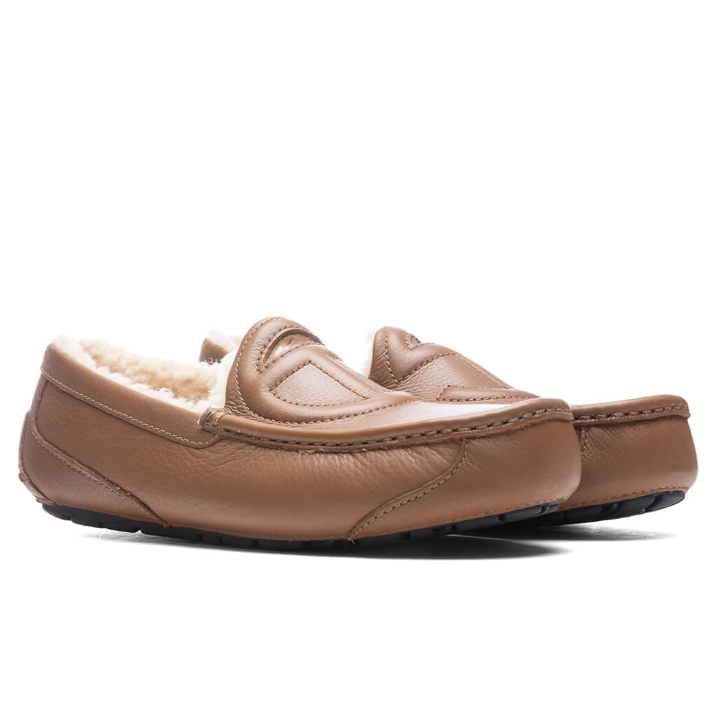 UGG x Telfar Logo Loafer - Chestnut – Feature