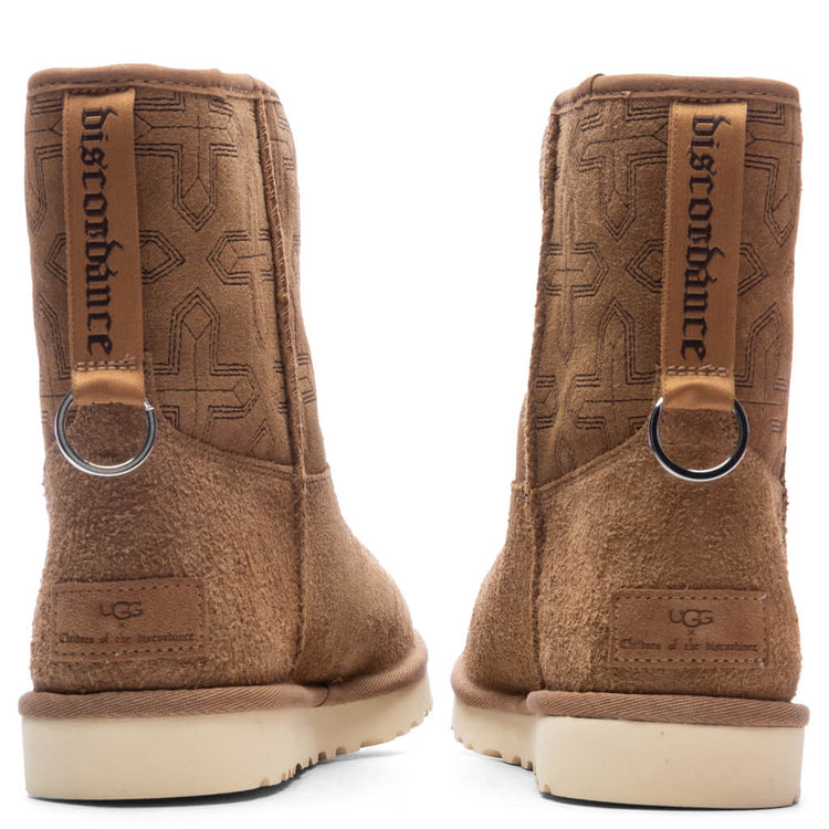 UGG x Children of the Discordance Classic Short Boot - Chestnut – Feature