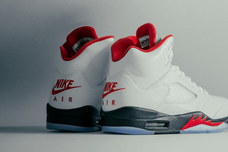 Air 5 Retro - True White/Fire Red/Black – Feature