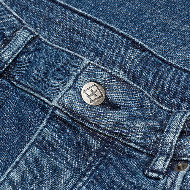 Chitch - Breaker Blue – Feature