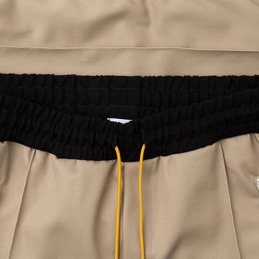 Traxedo Twill - Beige – Feature